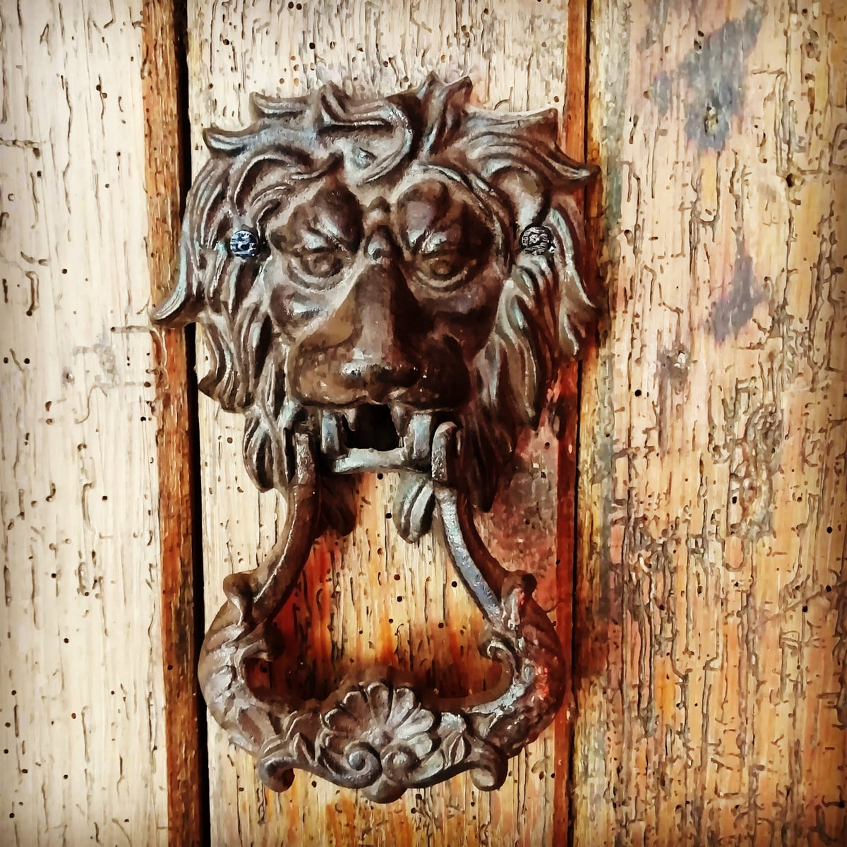 Historia y Significado de los Llamadores para Puerta – Industrial de ...